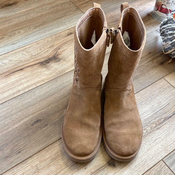UGG | Shoes | Ugg Zip Up Boots | Poshmark